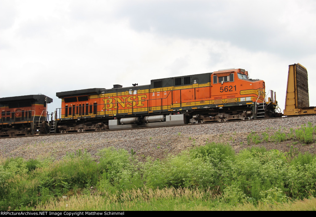 BNSF 5621
